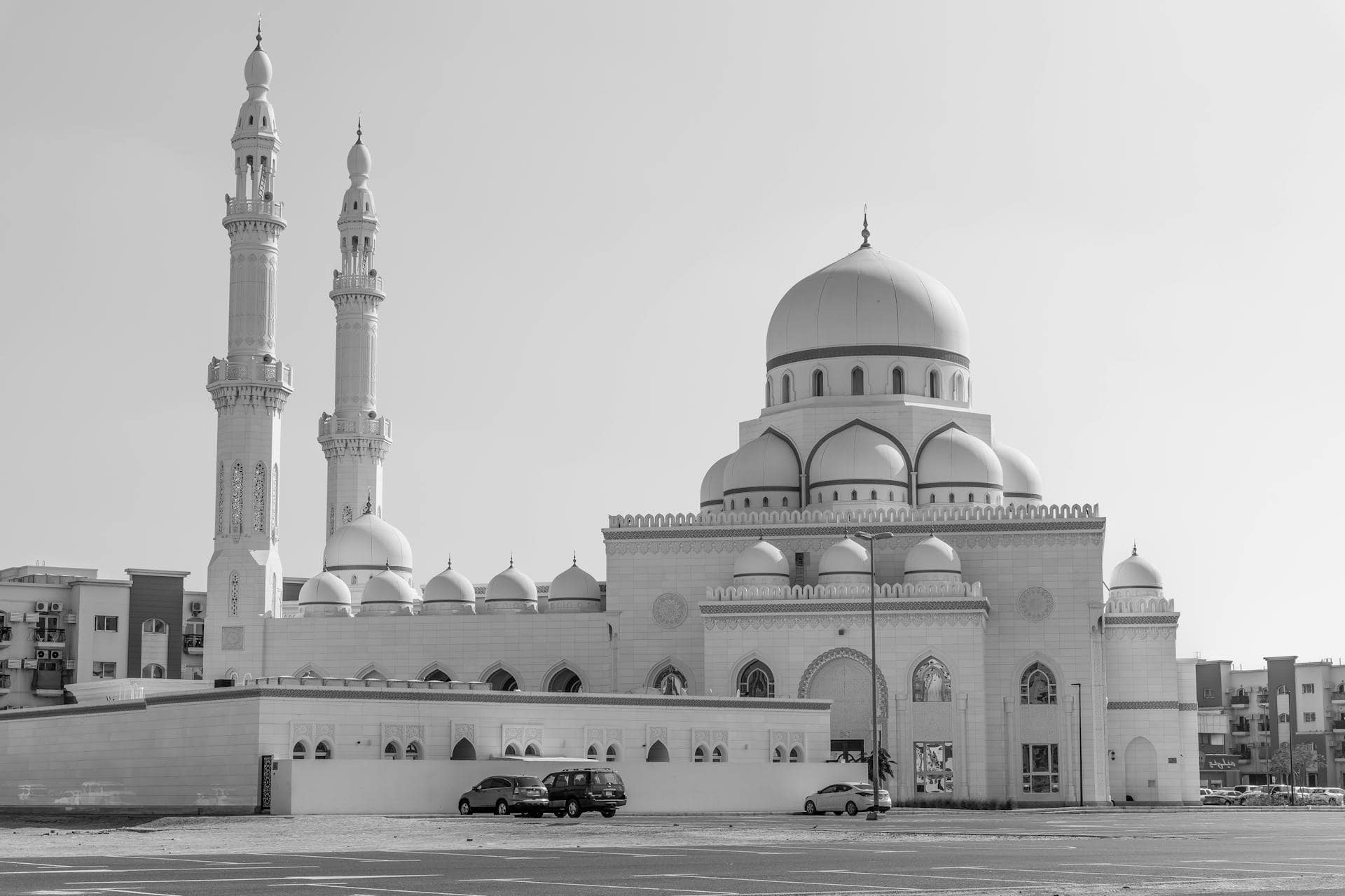Free Mosque Tours in Dubai: Cultural Insights on a Budget